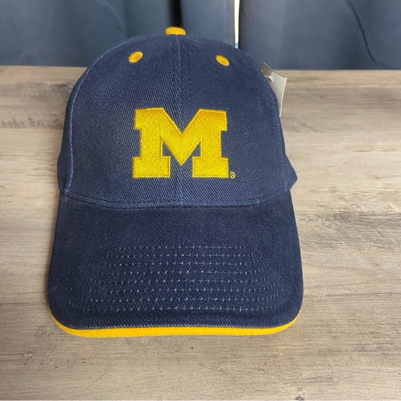 Wolverine | Accessories | University Of Michigan Wolverines Signatures ...